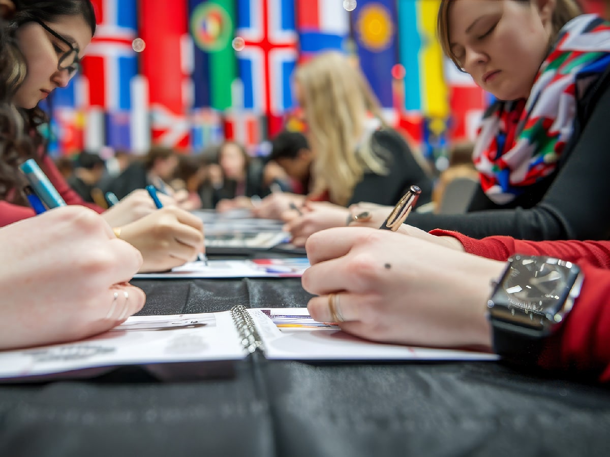 STUDY SPANISH LANGUAGE IN SPAIN - Abroad Students 🎓🇪🇸